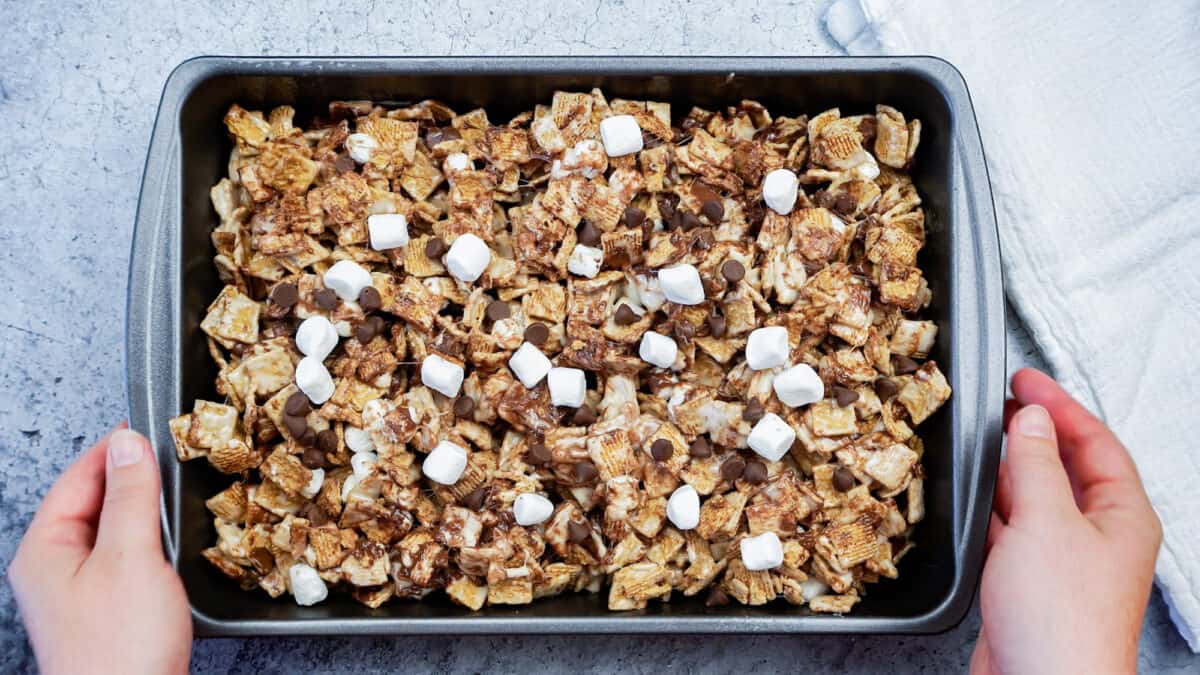 The BEST Golden Grahams Smores Bars | 5 ingredients, Ready in 15 mins