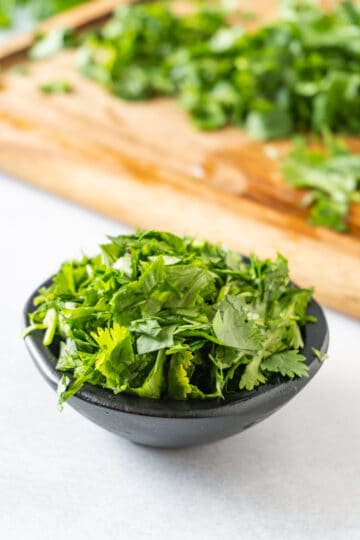 How to chop cilantro | 3 easy steps for the perfect garnish!