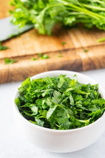 How to Chop Parsley- Step By Step Guide + VIDEO