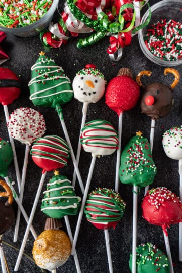 Easy Christmas Cake Pops - Step by Step Instructions!