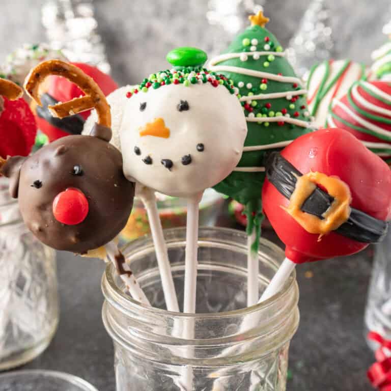 Easy Christmas Cake Pops - Step by Step Instructions!
